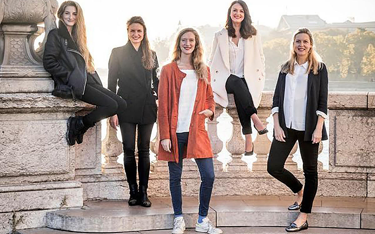 Marine Van Schoonbeek : "L'idée est de connecter l'art contemporain et l'aspect associatif ...