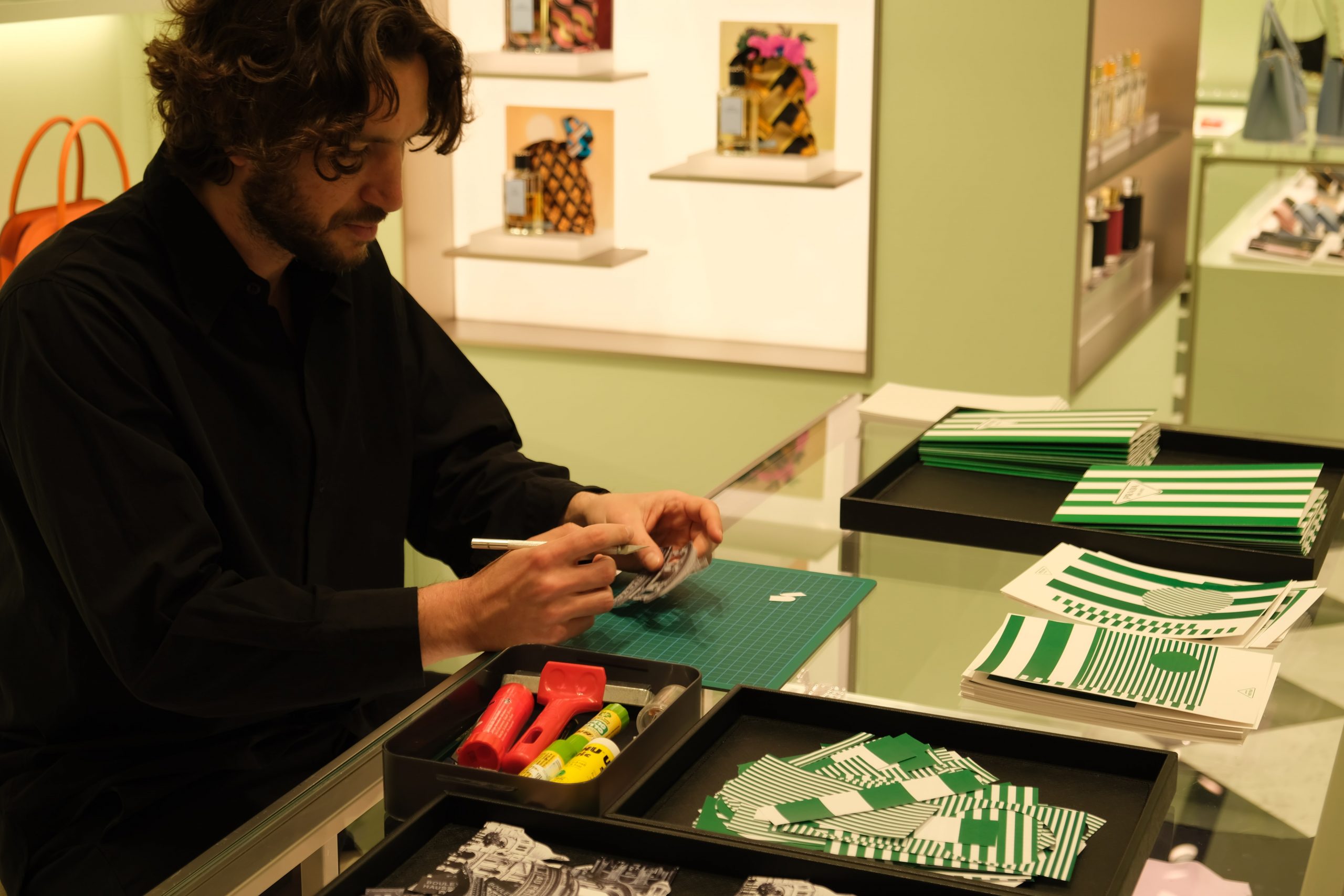 Collaboration entre la marque Prada et l'artiste Itchi - Artistikrezo