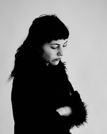 Chloe Gallardo annonce la sortie de son nouvel album "Defamator" et ...