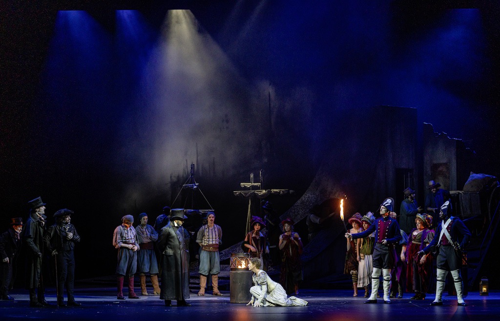 011 Les Misérables - Théâtre du Châtelet - Javert (Sébastien Duchange ...